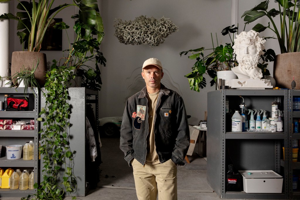 【專訪】設計朱克伯格老婆雕像的人！「未來遺跡」的跨世代魅力 專訪知名藝術家、ComplexCon 「3025」全球藝術總監Daniel ...